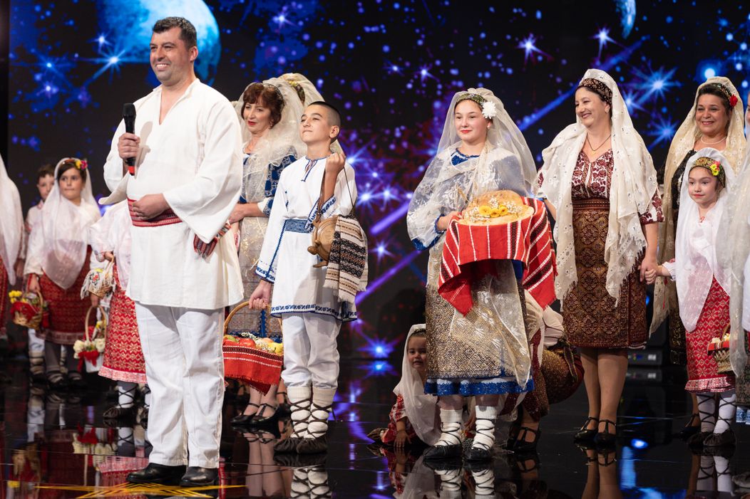 Ansamblul „Florile Malului” a demonstrat că tradiția și talentul merg ...
