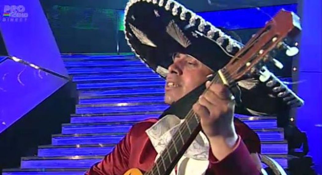 Galerie foto - gigel frone canta finala romanii au talent | PRO TV