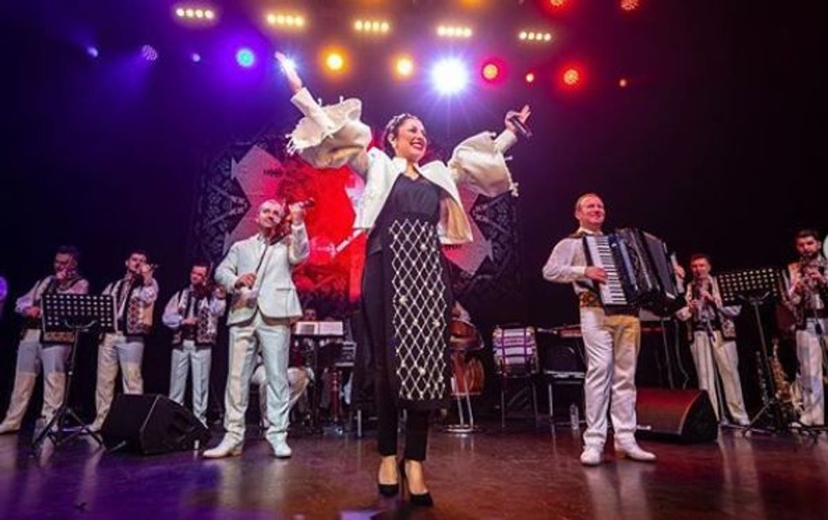 VIDEO Andra a cucerit Bacăul cu două concerte spectaculoase | PRO TV