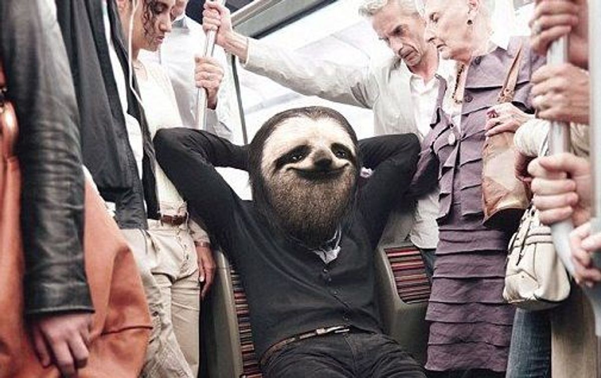 Reclame socante la metroul din Paris. Francezii certati cu bunul simt ...