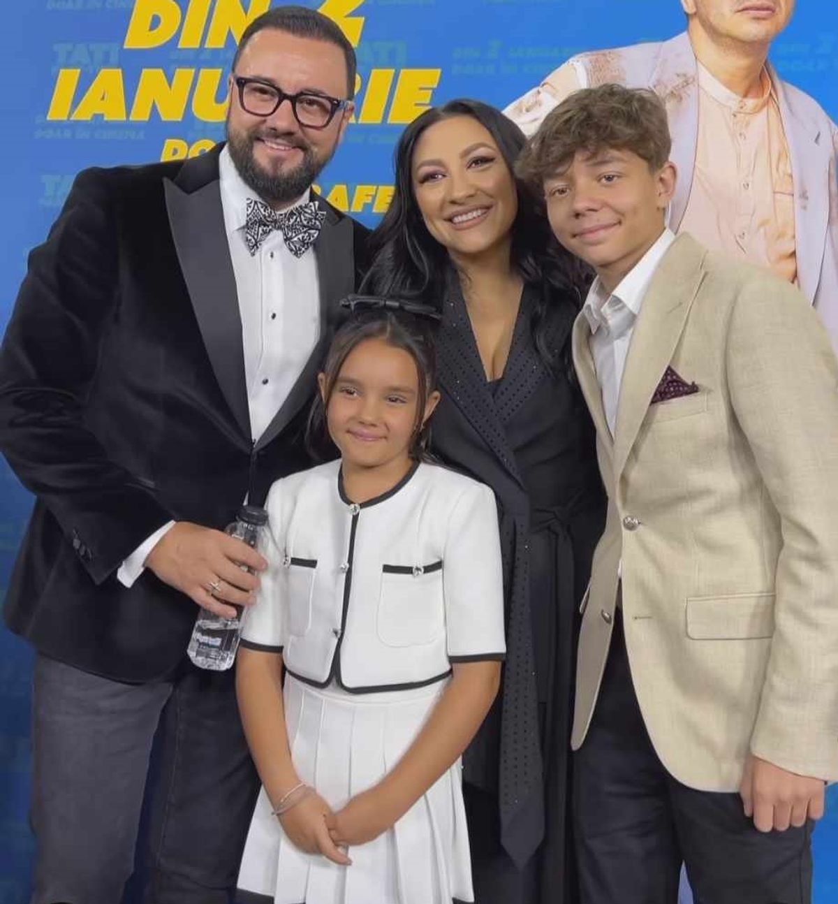 Andra, decolteu irezistibil la avanpremiera “Tati Part Time”. Fiica ei ...