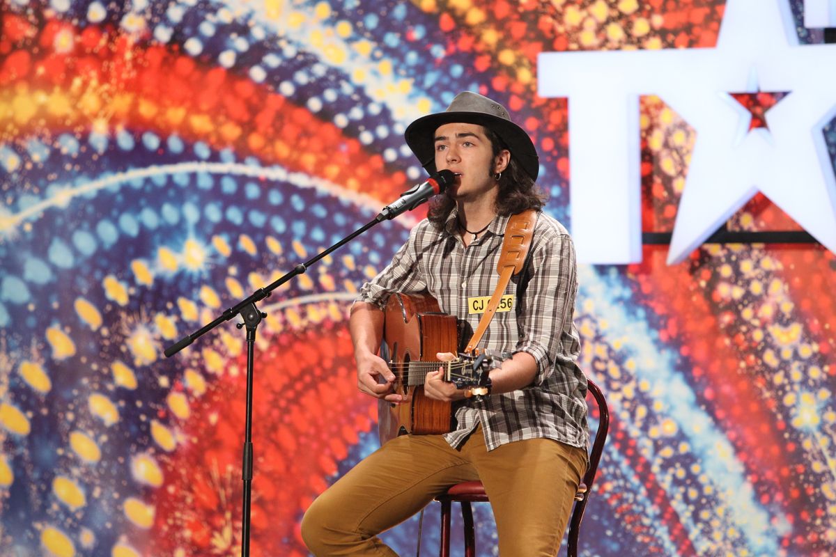 Liviu Bora, cantaret | Scene si bonusuri din Românii au talent! | PRO TV