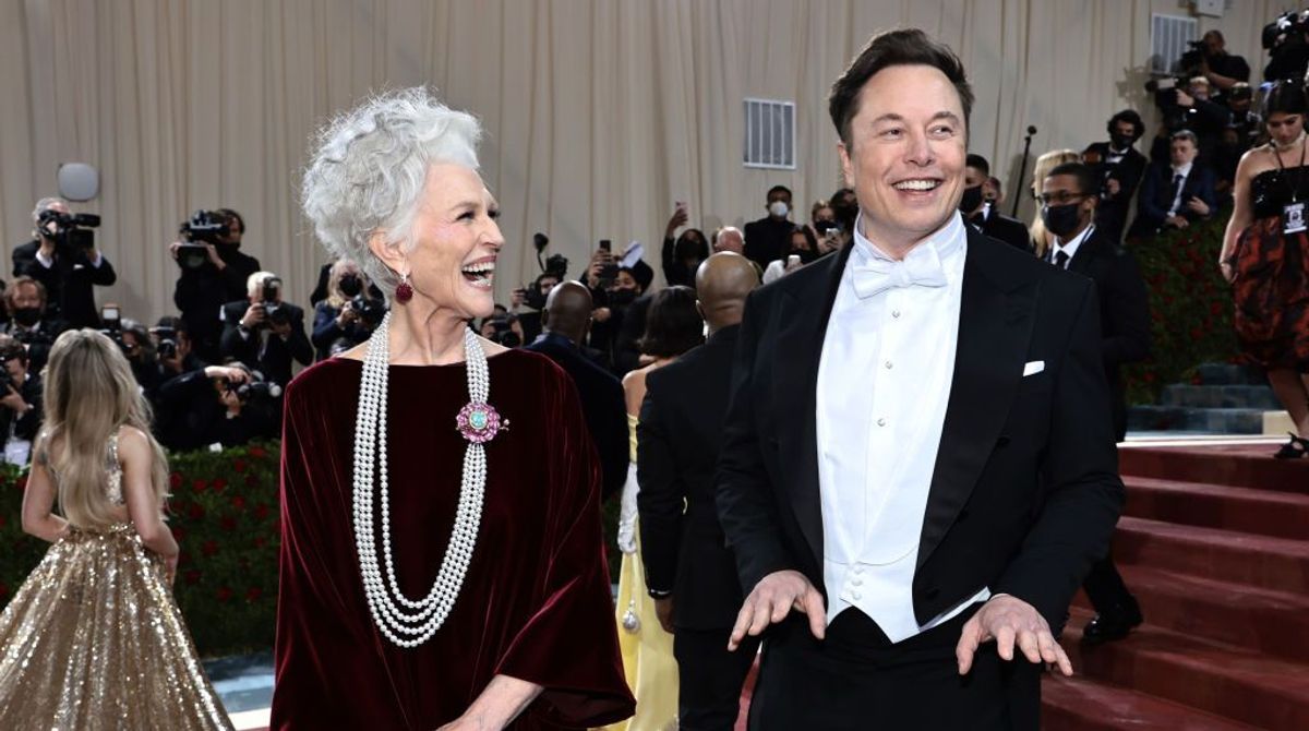 Maye Musk, mama lui Elon Musk, a devenit cel mai în vârstă model care ...