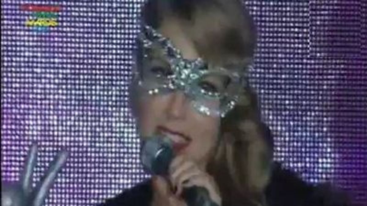 Corina Bud, desemnata fashion icon la Romanian Music Awards | PRO TV