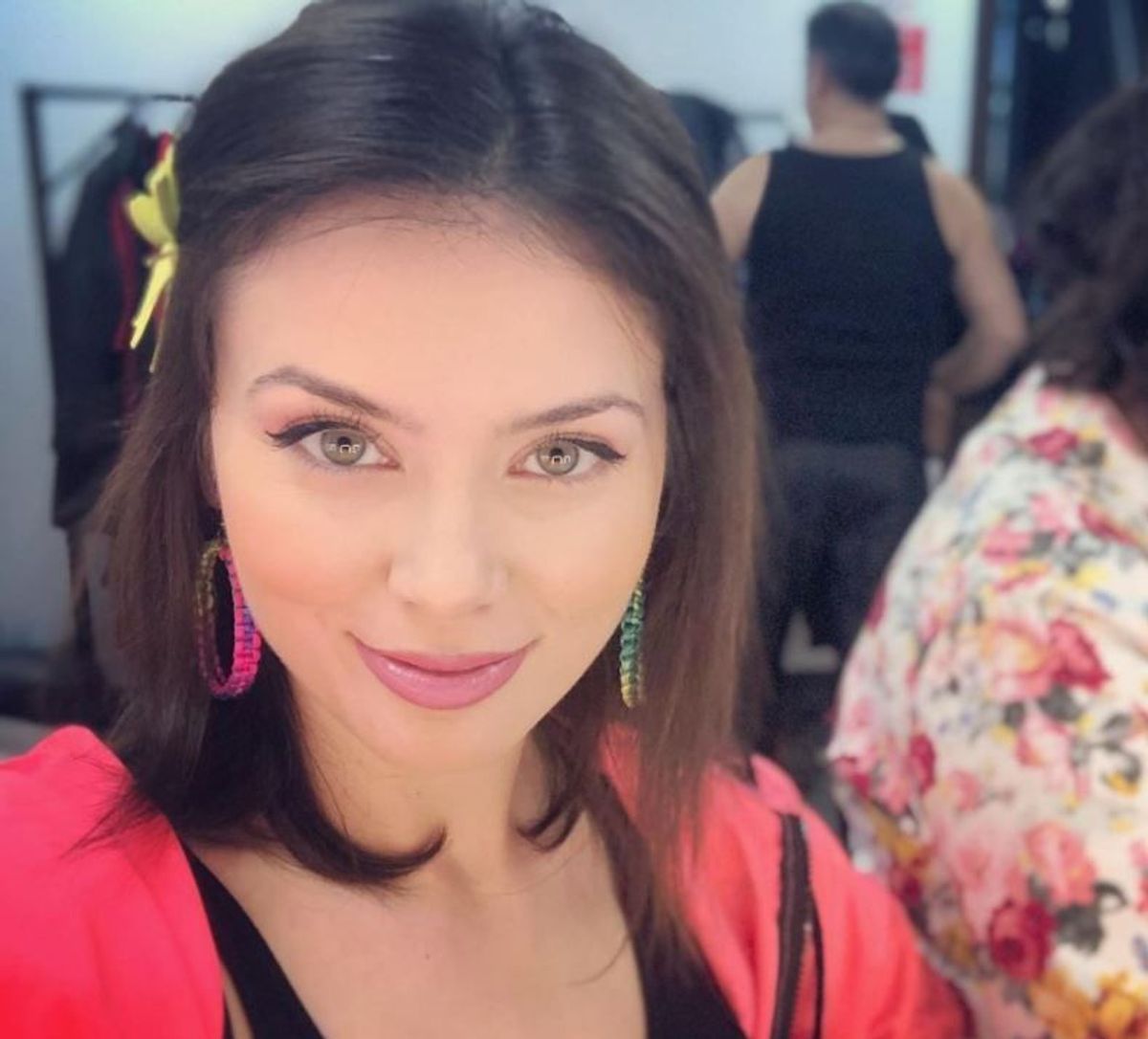 Look spectaculos pentru Anca Dumitra. Cum arată brunetă, cu breton și ...