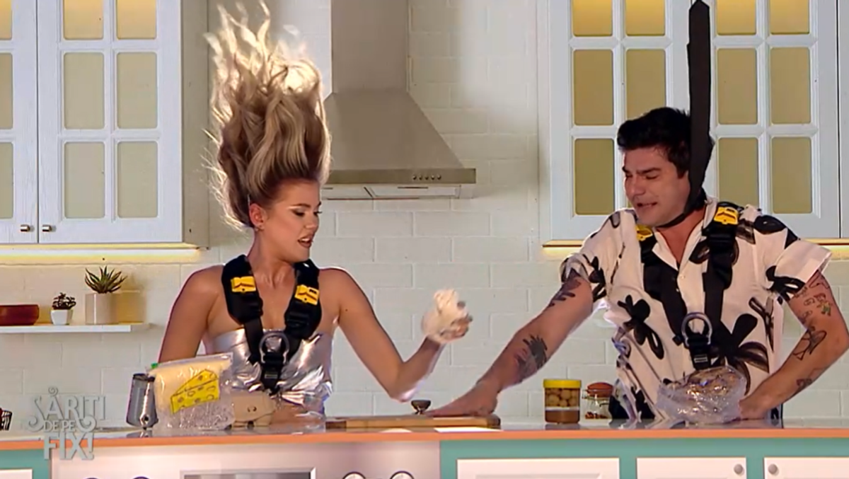 Emily Burghelea și Alex Bogdan, cu susu-n jos în bucătărie! Ce preparat ...