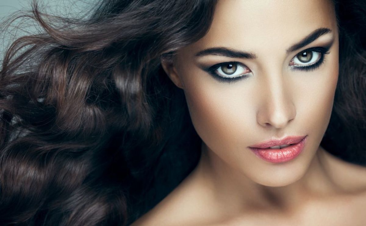 Cum sa te machiezi ca ochii tai sa para mai mari. Trucurile care te ...