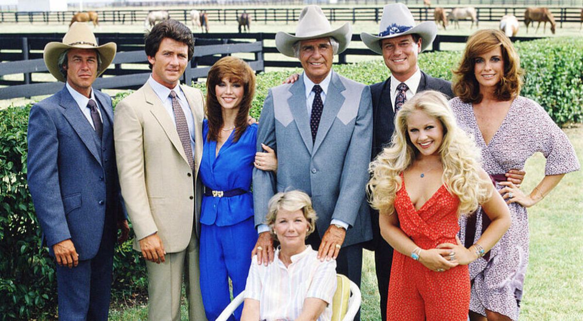 Celebrul serial ”Dallas” este difuzat, din nou, în România. Seria va ...
