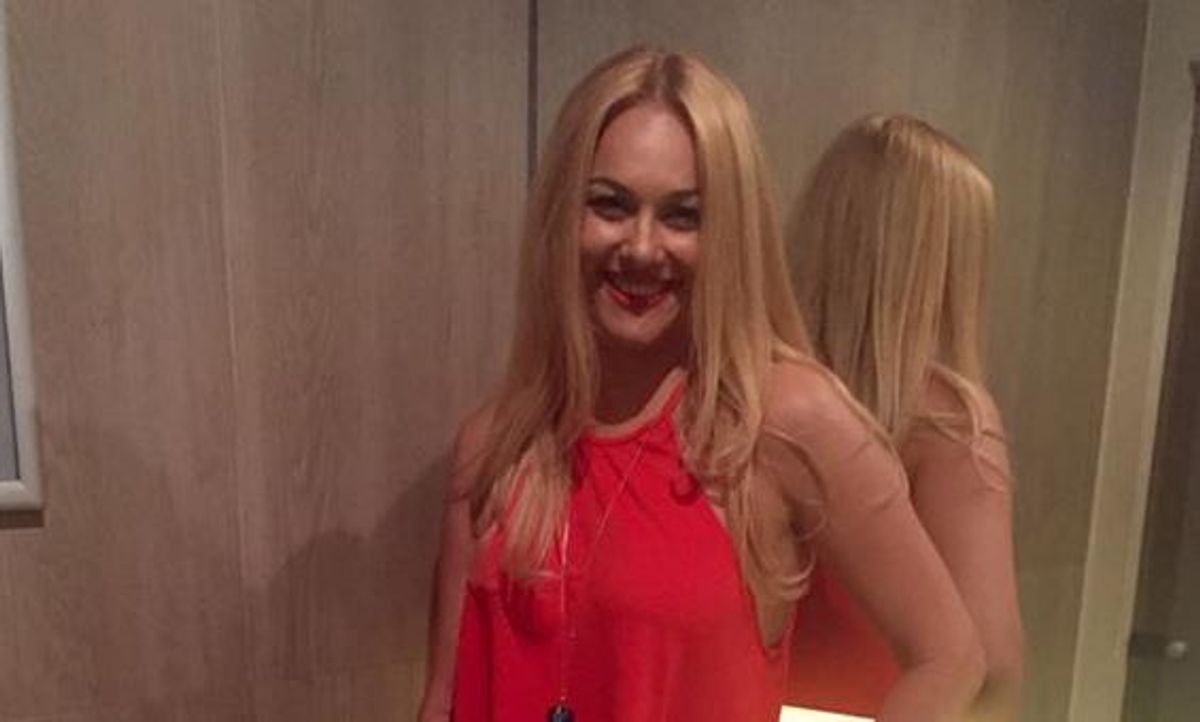 Pare o tinuta banala pana cand ii vezi incaltarile. Cu ce pereche de ...