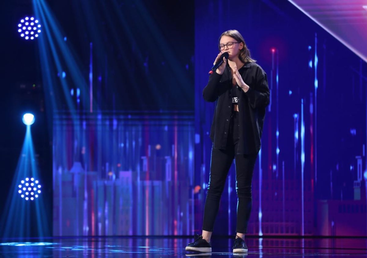 Românii au talent 2021: Elena Istrate și-a etalat calitățile vocale cu ...