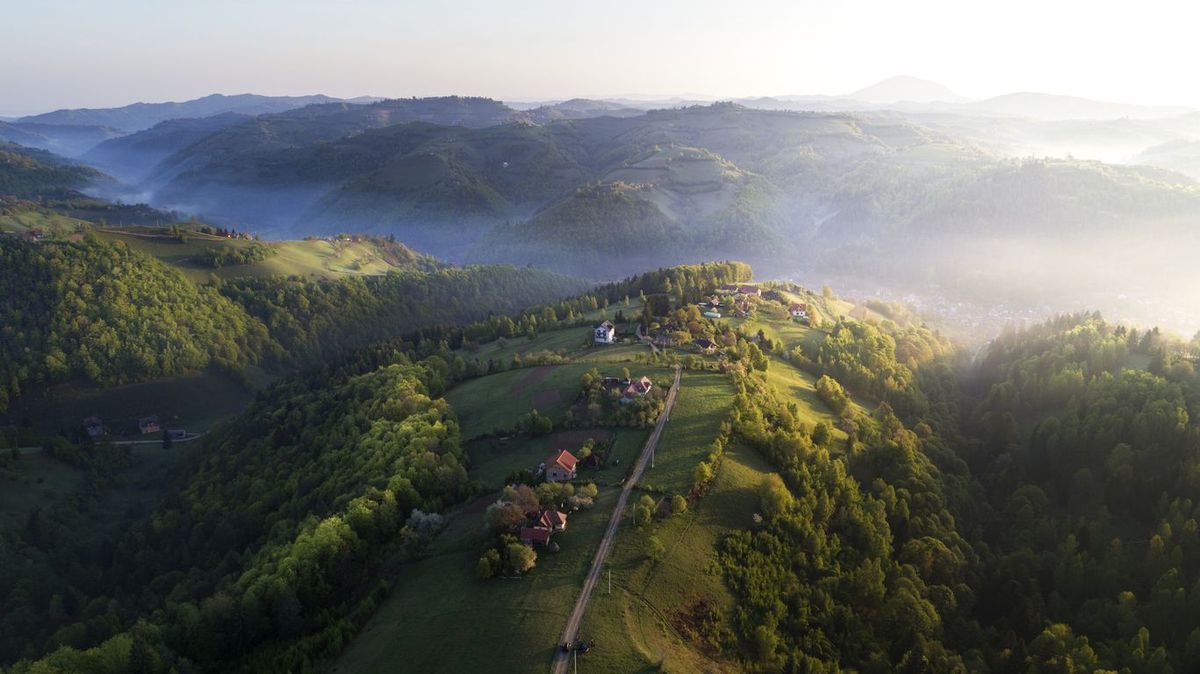 Șapte sate superbe din România, pe care trebuie să le vizitezi toamna ...