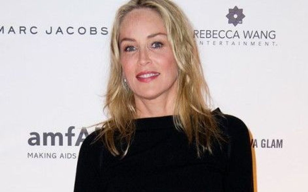 Lumina e de vina! Tinuta TRANSPARENTA a actritei Sharon Stone, care NU a rezistat blitz-urilor ...