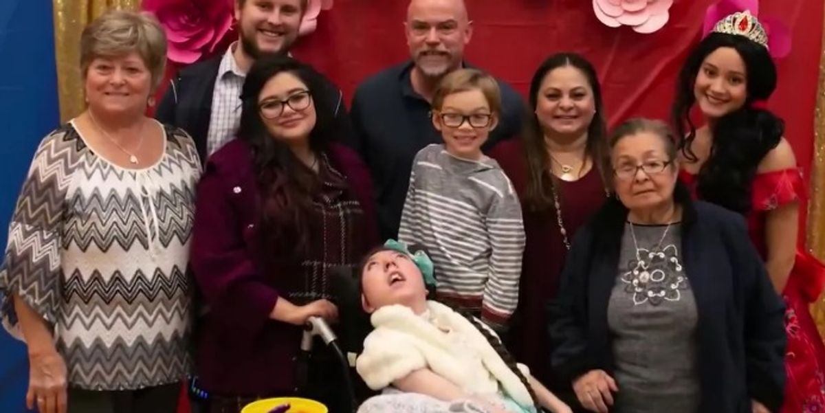 Miracol medical! Alex, femeia care s-a născut fără creier, a împlinit ...