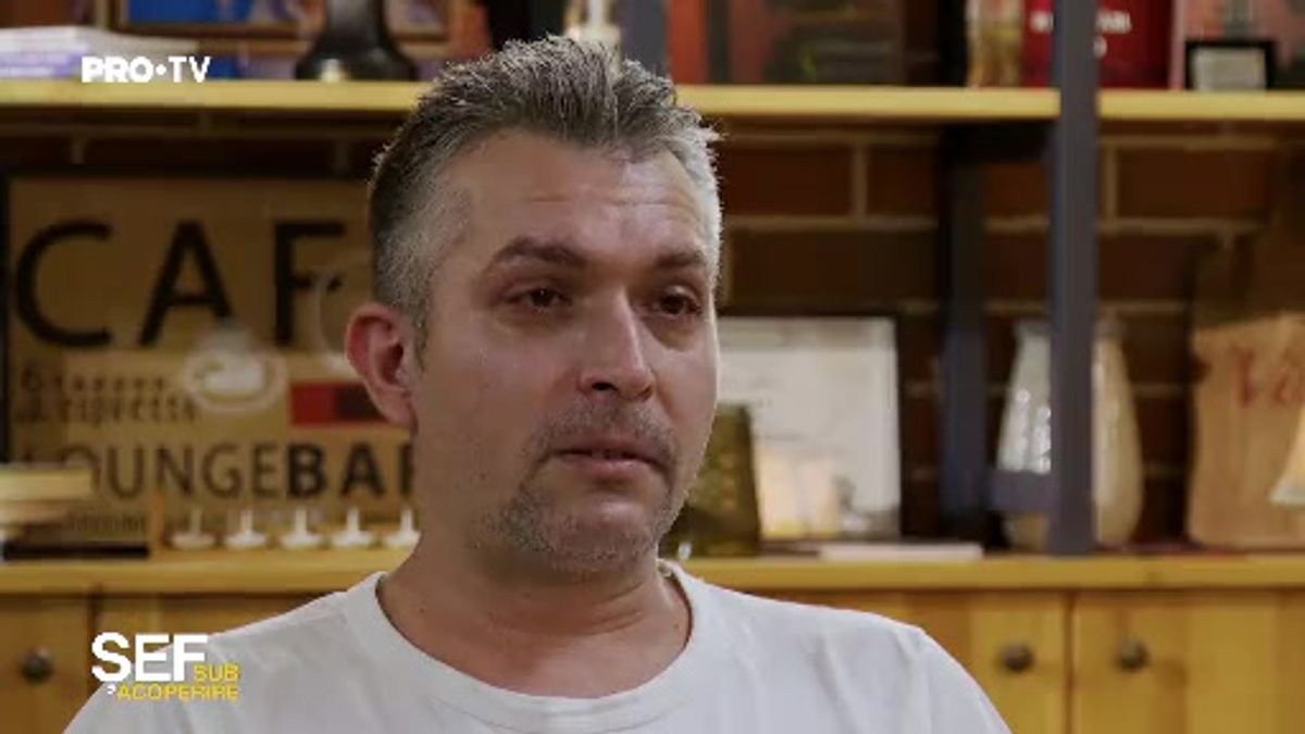 Ștefan Constantin, cu ochii în lacrimi în biroul șefului Daniel Mischie ...