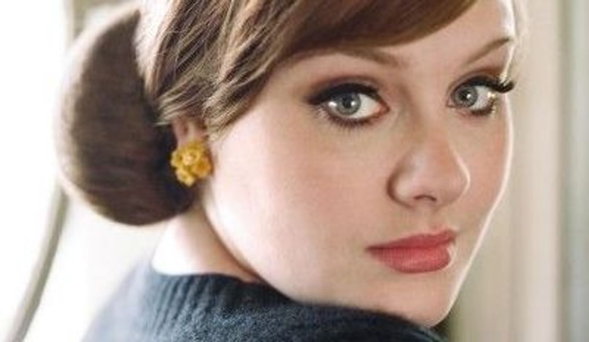 Adele si-a anulat turneul din SUA din cauza unei hemoragii la nivelul ...