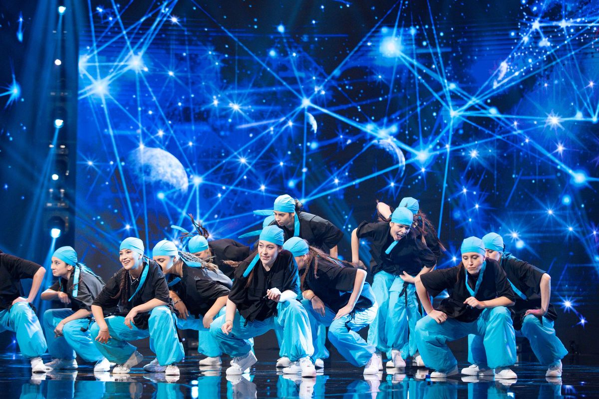 Românii au talent, 26 aprilie. Savage Crew, un grup de 15 tineri din Bacău, demonstrează că ...