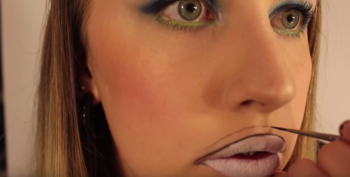 A tras o linie subtire deasupra buzelor. Ce se intampla atunci cand ...