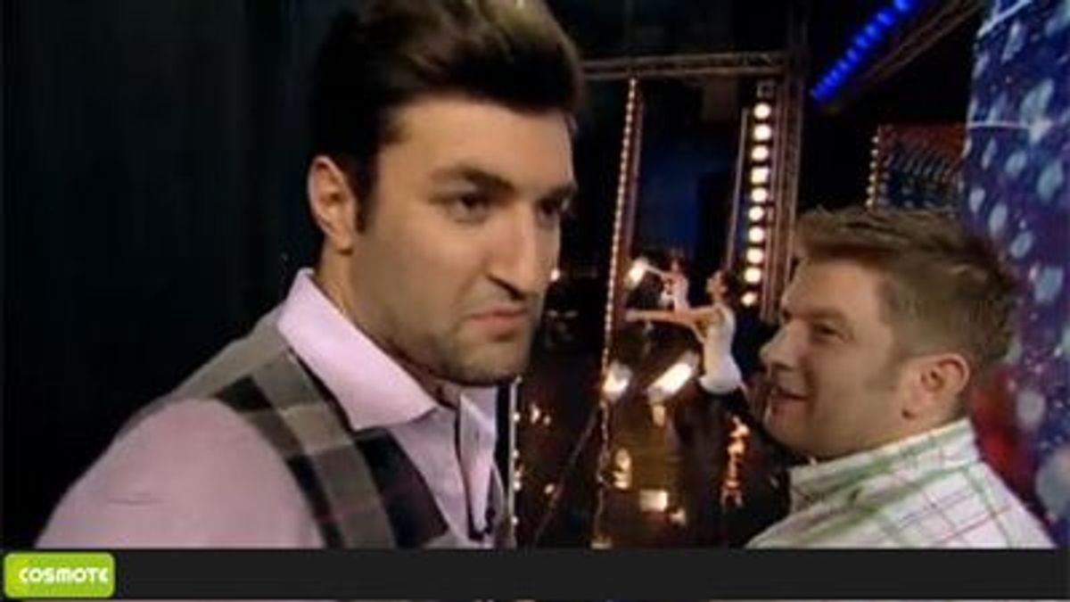 Atentie! Iau foc X-urile. Smiley: "Mie mi-e frica, nu mai stau aici ...