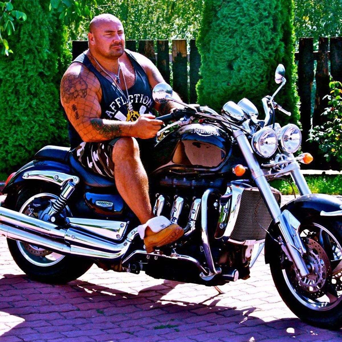 Sandu Lungu isi demonstreaza calitatile de dansator, in aceasta ...