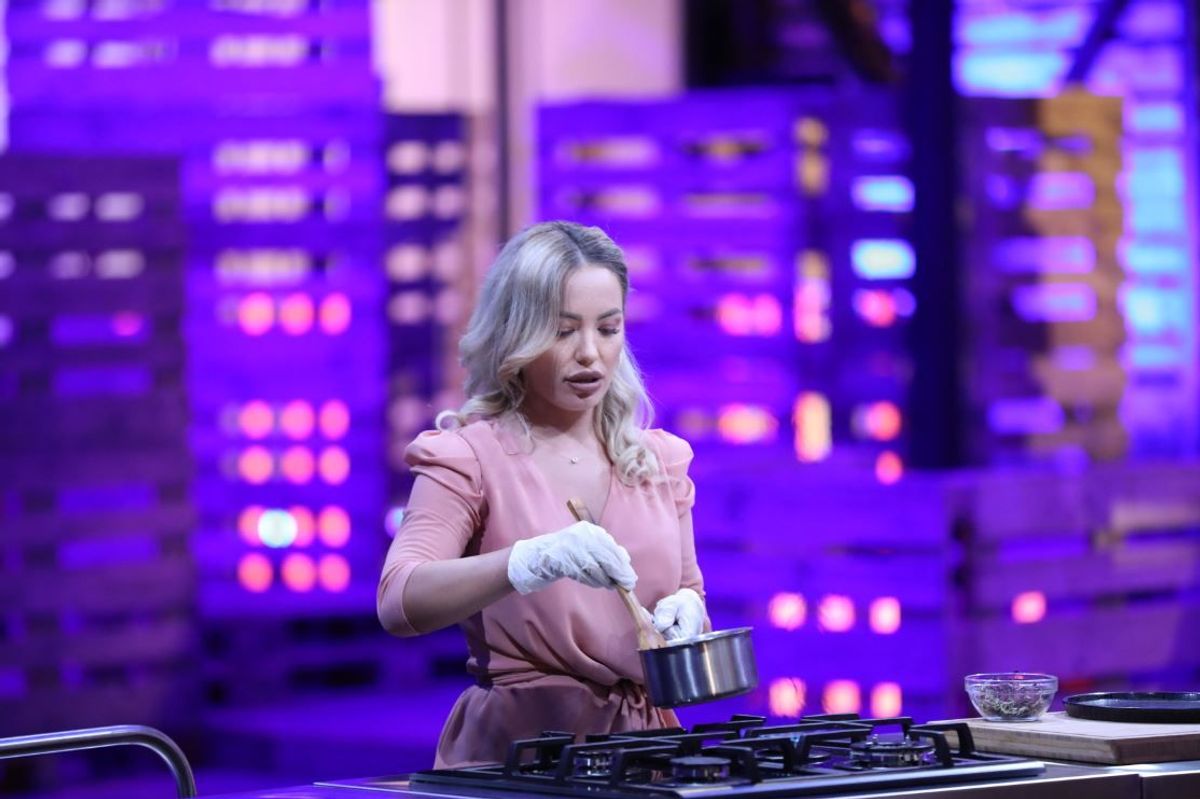 Diana Ungureanu e una dintre cele mai îndrăznețe concurente de la Masterchef! Vezi în ce ...