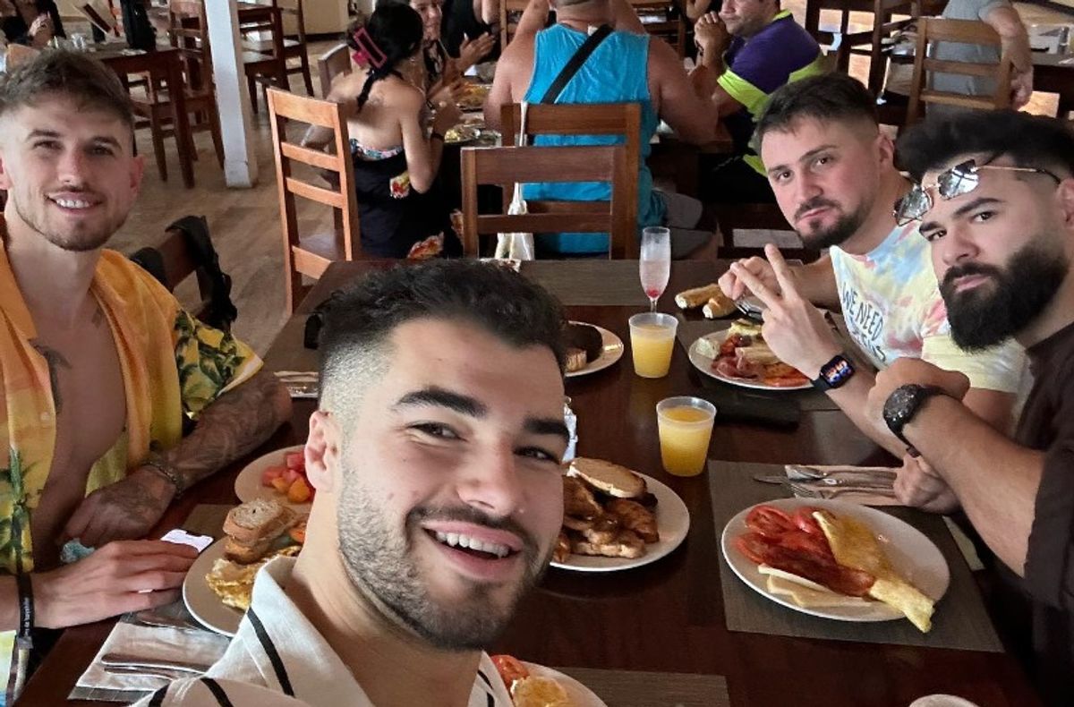 Cum s-au fotografiat Alex Delea, Iancu Sterp, Robert Moscalu și Andrei ...