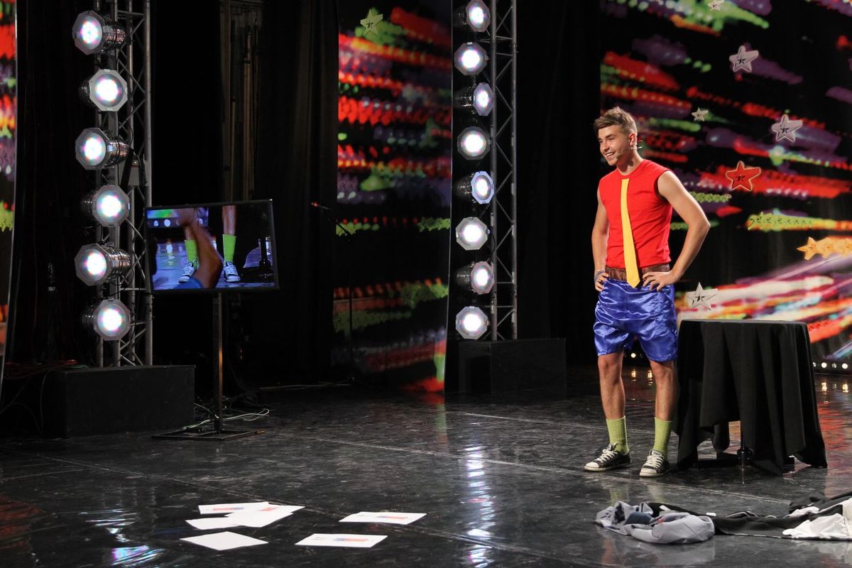 Smiley si Bartos, pacaliti de un magician. Toti s-au amuzat teribil ...