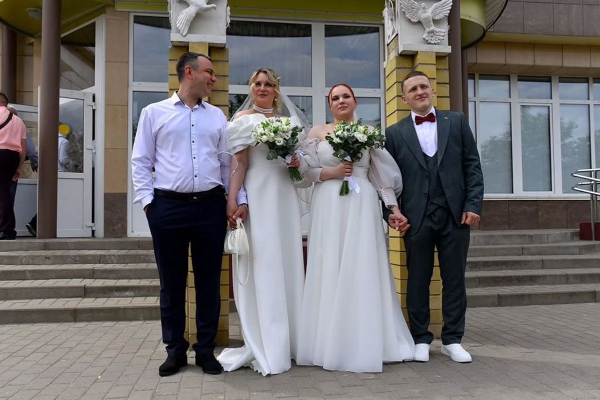 Mamă și fiică, mirese în aceeași zi. Unde a avut loc nunta neobișnuită ...