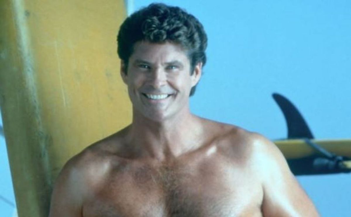 Barbatul fatal al anilor '90, inconjurat de frumuseti. Cum arata ...