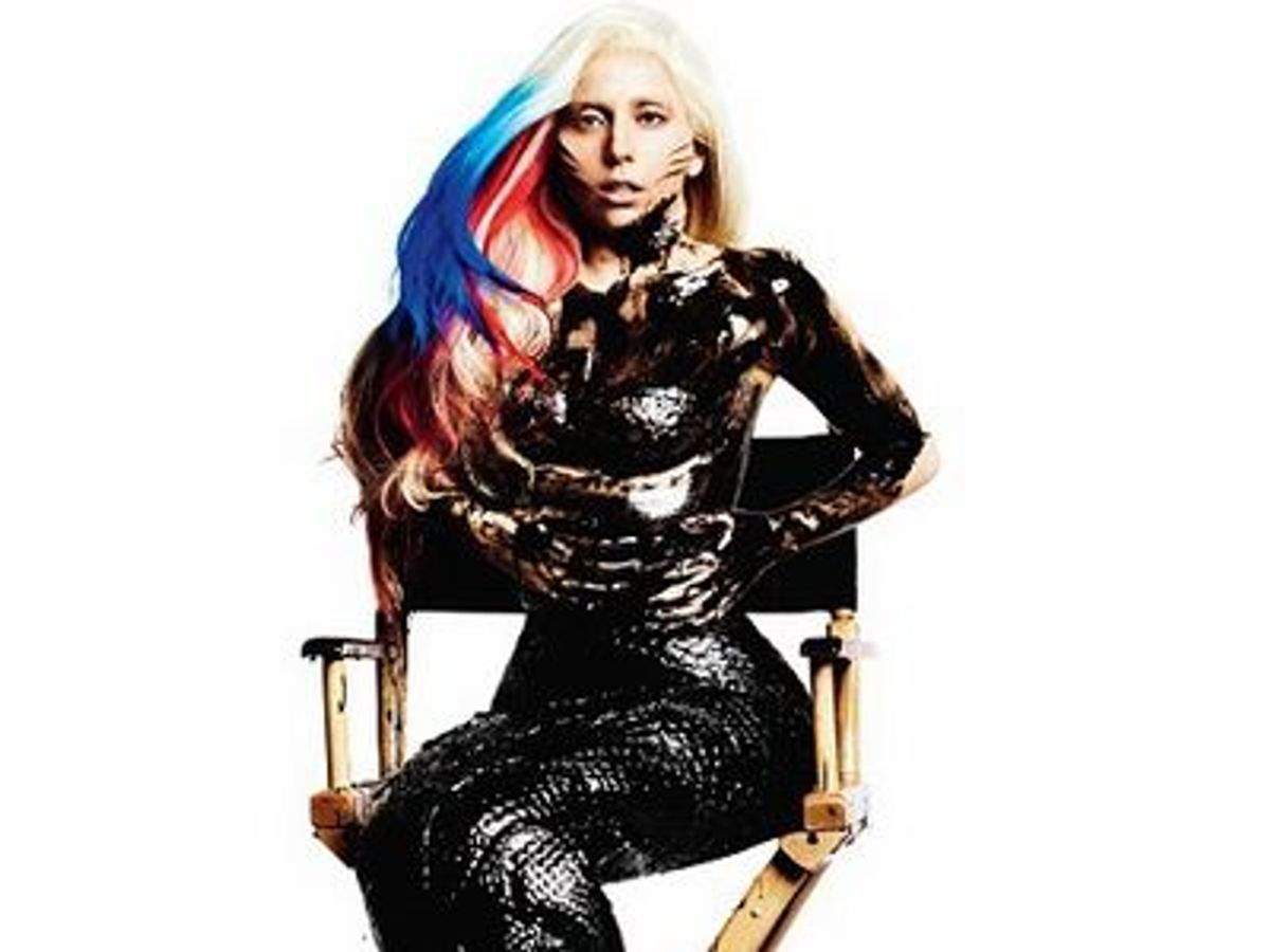 FOTO. Lady Gaga, o sirena murdarita de petrol, pe coperta celei mai ...