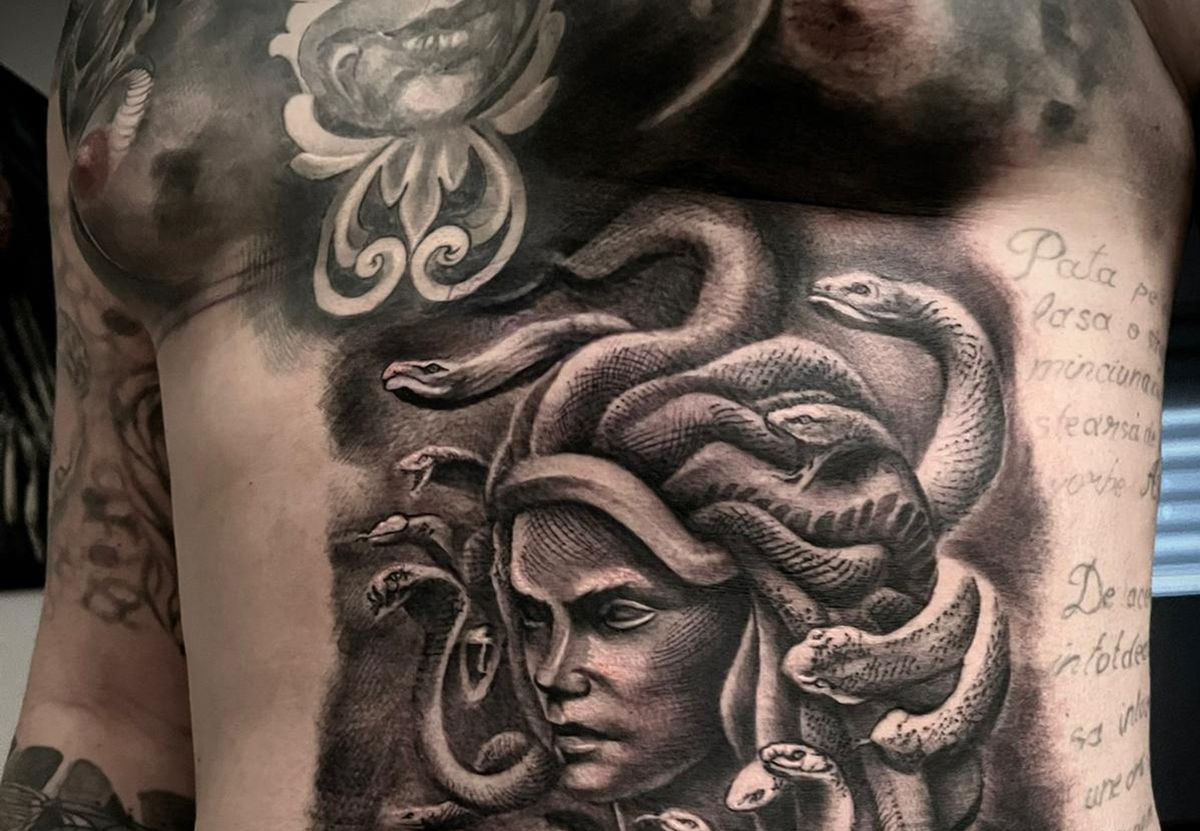 (P) Cele mai inspirate tatuaje pe piept pentru cei care nu vor să ...