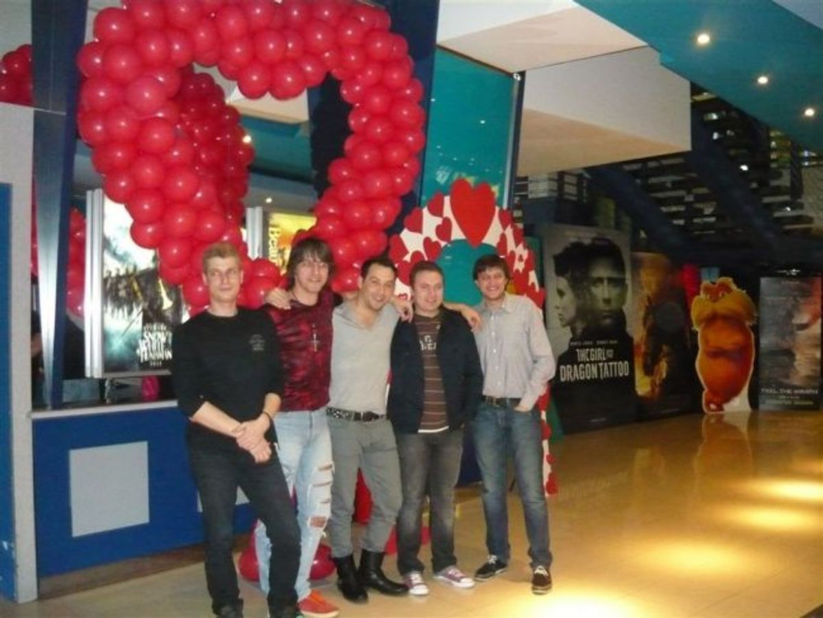 Stefan Stan, show incendiar de Ziua Indragostitilor la Hollywood ...