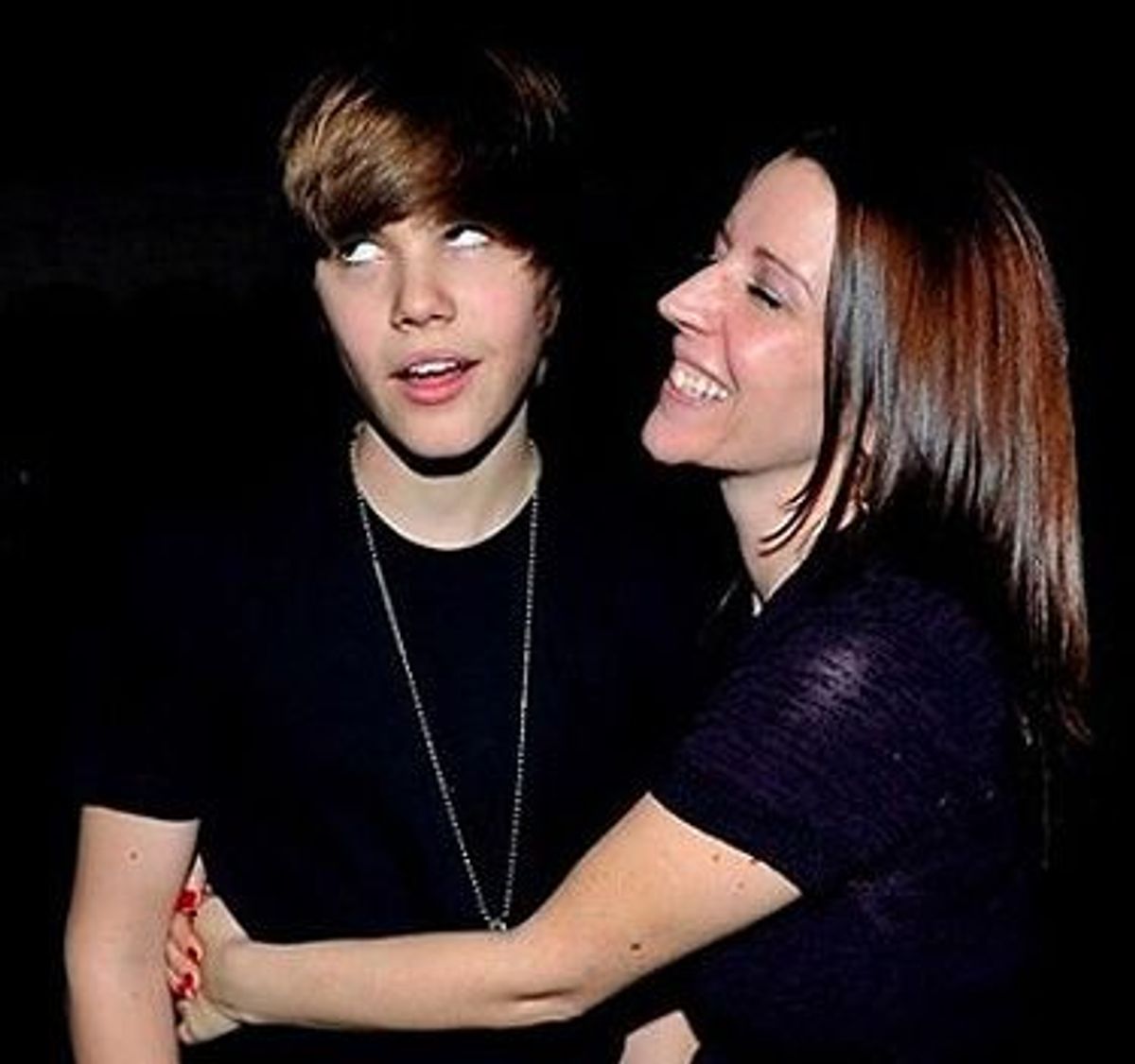 Mama lui Justin Bieber a fost abuzata sexual in copilarie | PRO TV