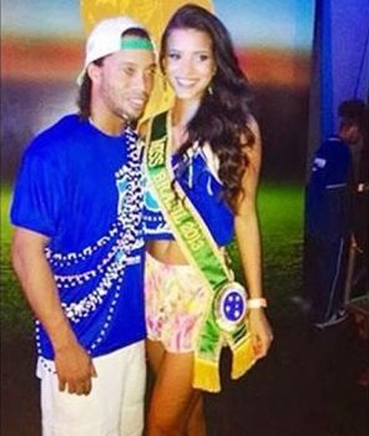 Ronaldinho are o relatie cu una dintre cele mai frumoase femei din lume ...