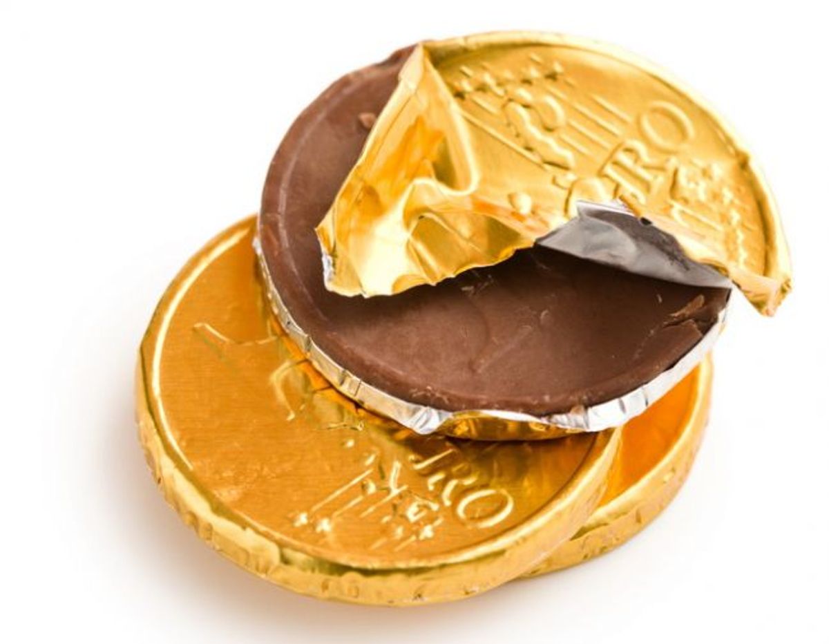 FOTO. Cea mai mare moneda de ciocolata din lume, dezvelita la Bucuresti ...