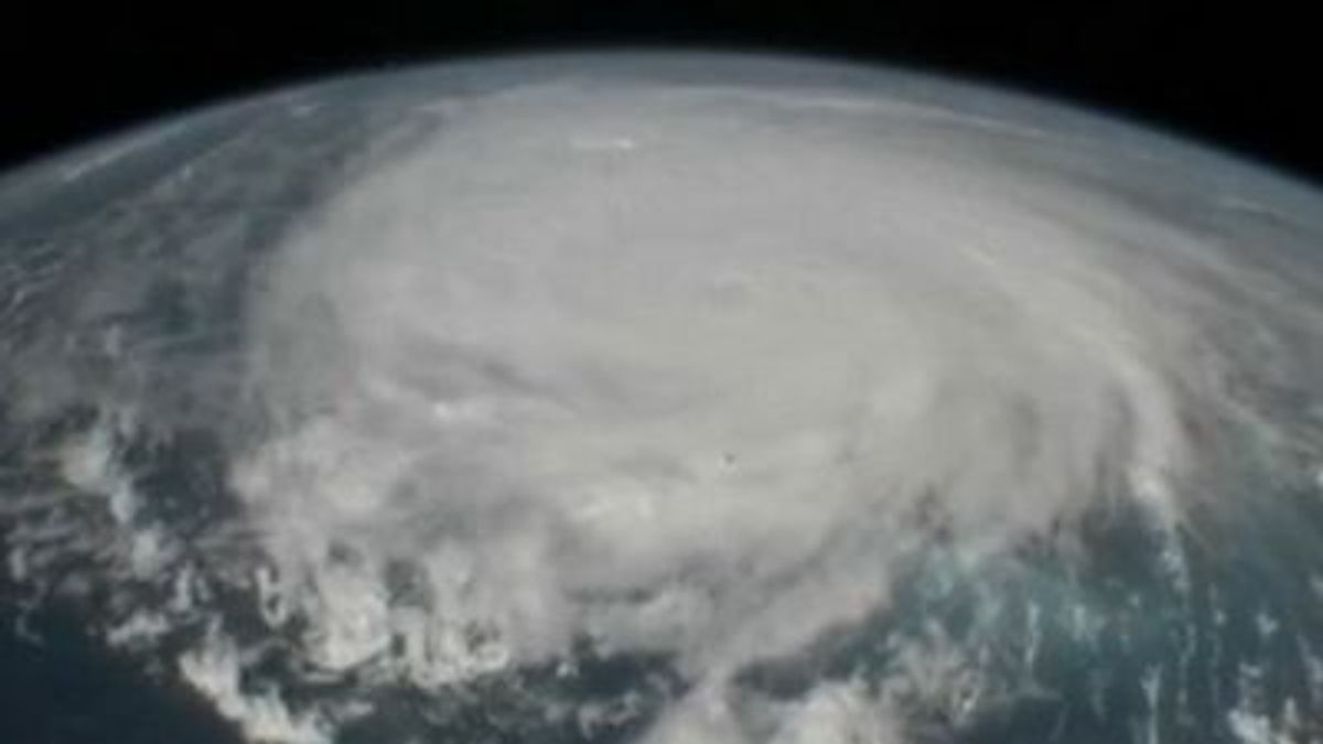 Video INCREDIBIL! Uraganul Irene vazut din spatiu | PRO TV