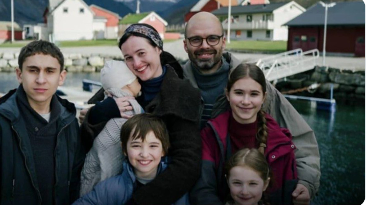 Cel mai atrăgător actor din România, de nerecunoscut, cu chelie și ...