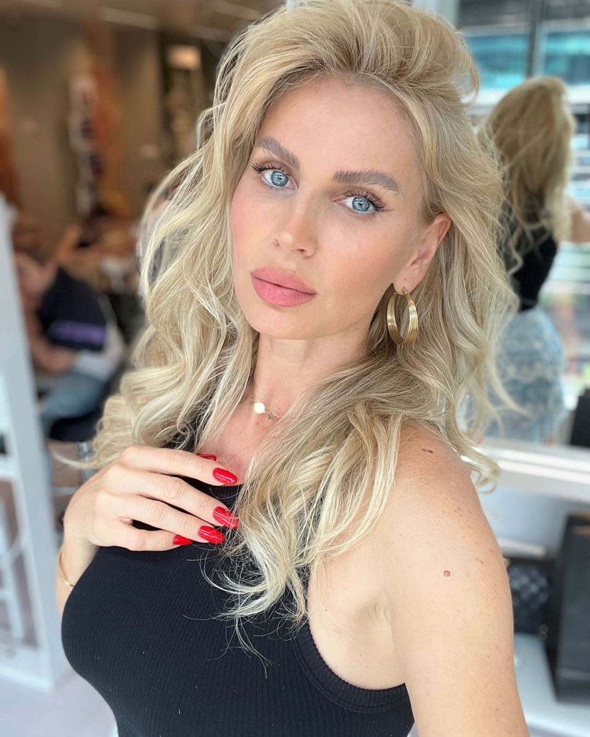 Andreea Bănică s-a lăsat filmată la duș și apoi a postat imaginile pe ...