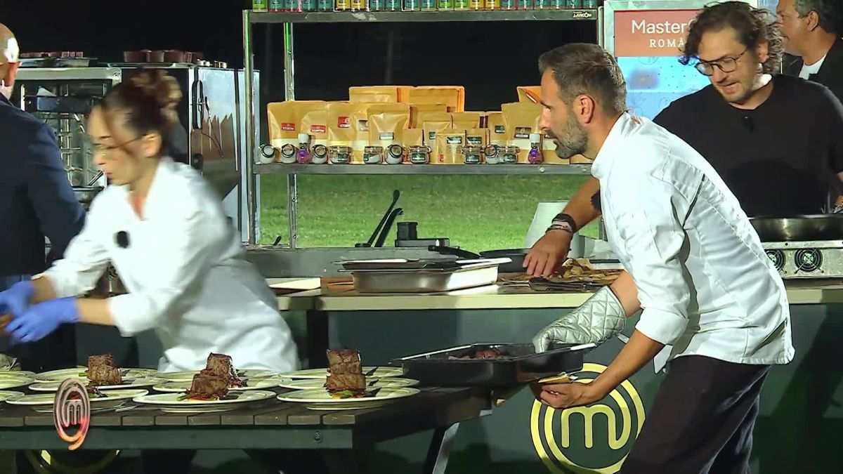 MasterChef, 17 noiembrie 2025. Petrecerea e în toi, iar vedetele PRO TV au ieșit la dans. În ...