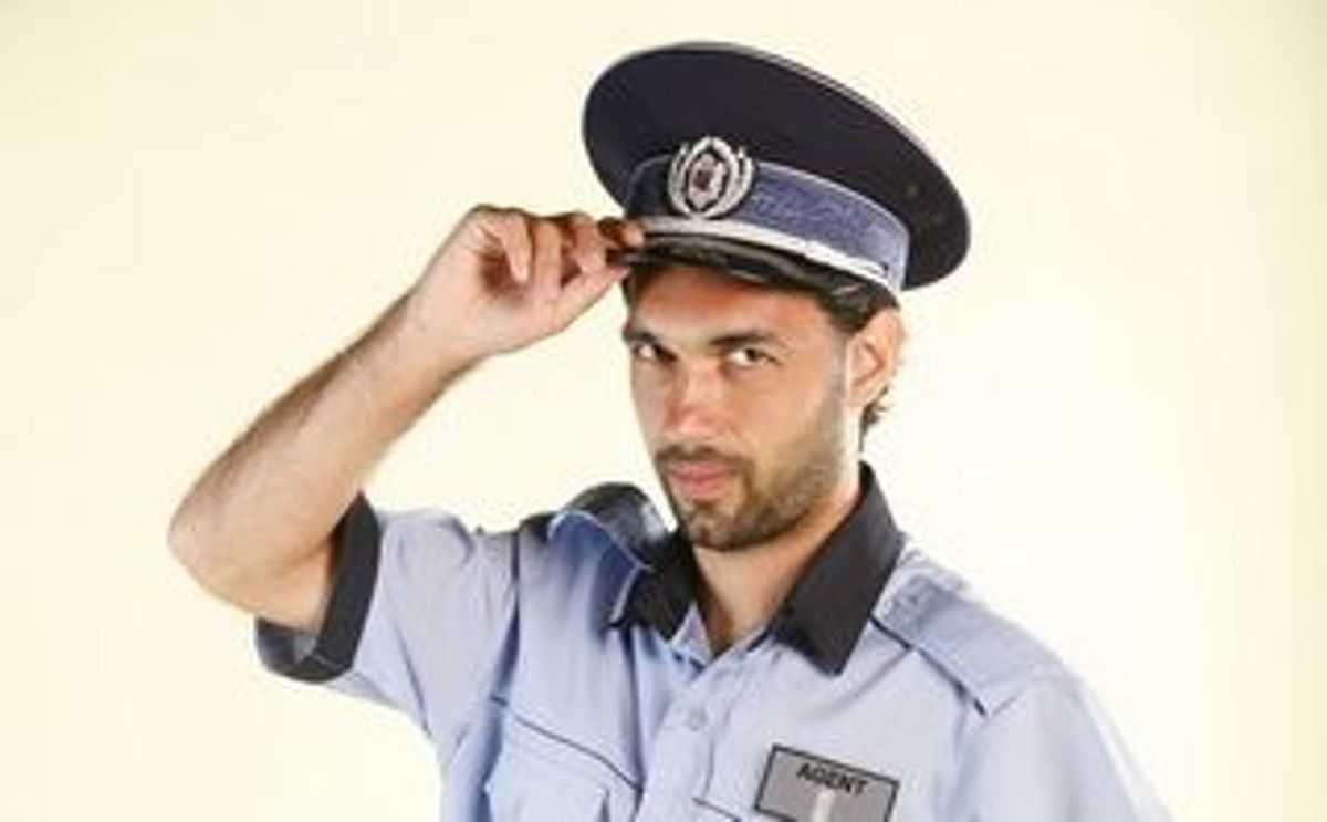 Catalin Ciurdar este politist comunitar in "State de Romania" | PRO TV