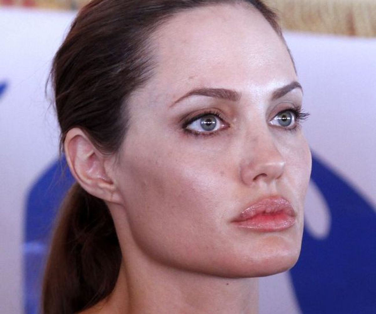 Angelina Jolie, departe de femeia fatala de altadata: picioare ...