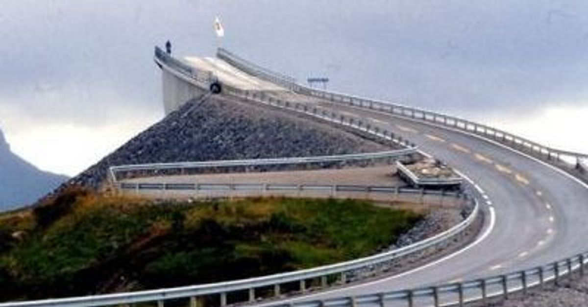 SUPER IMAGINE! Cea mai TARE iluzie optica vazuta pe o strada din Europa ...