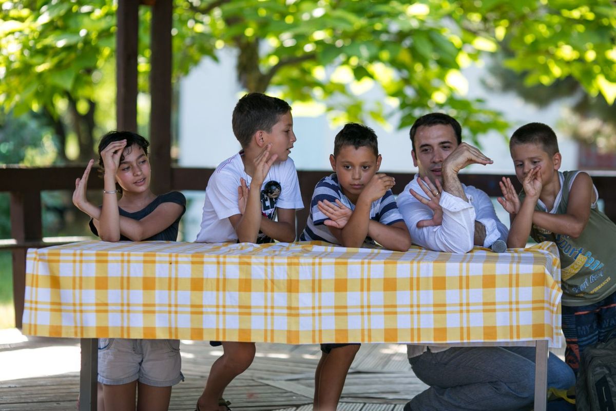 Daniel Nitoiu i-a serbat pe copiii de la SOS Satele Copiilor | PRO TV