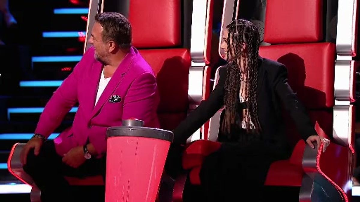 Eliza Chifu și Valentin Dovlecel: „Funk” - Confruntări Vocea României ...