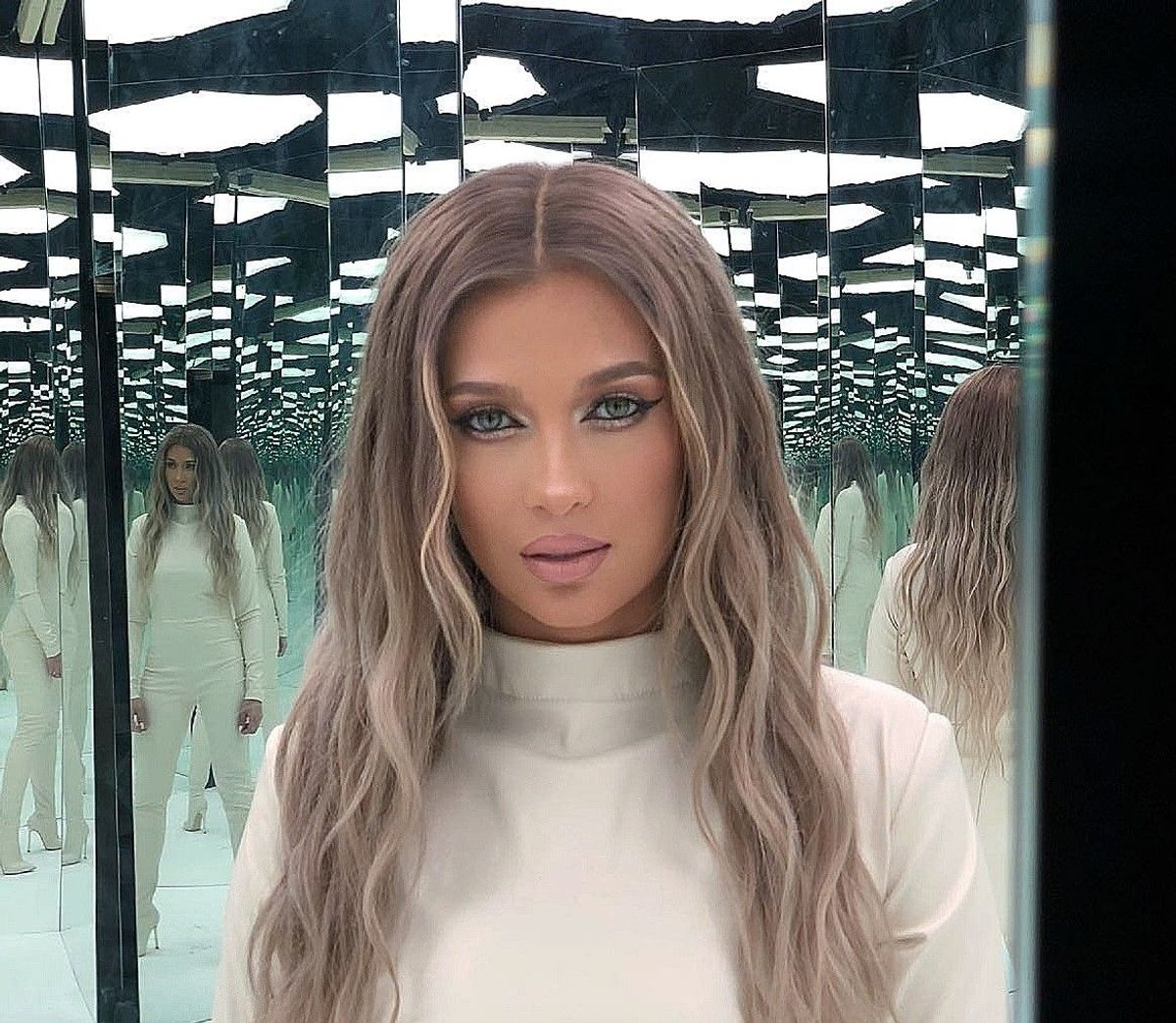 VIDEO Se anunţă eclipsă totală de soare! LORA aduce un Soare negru ...