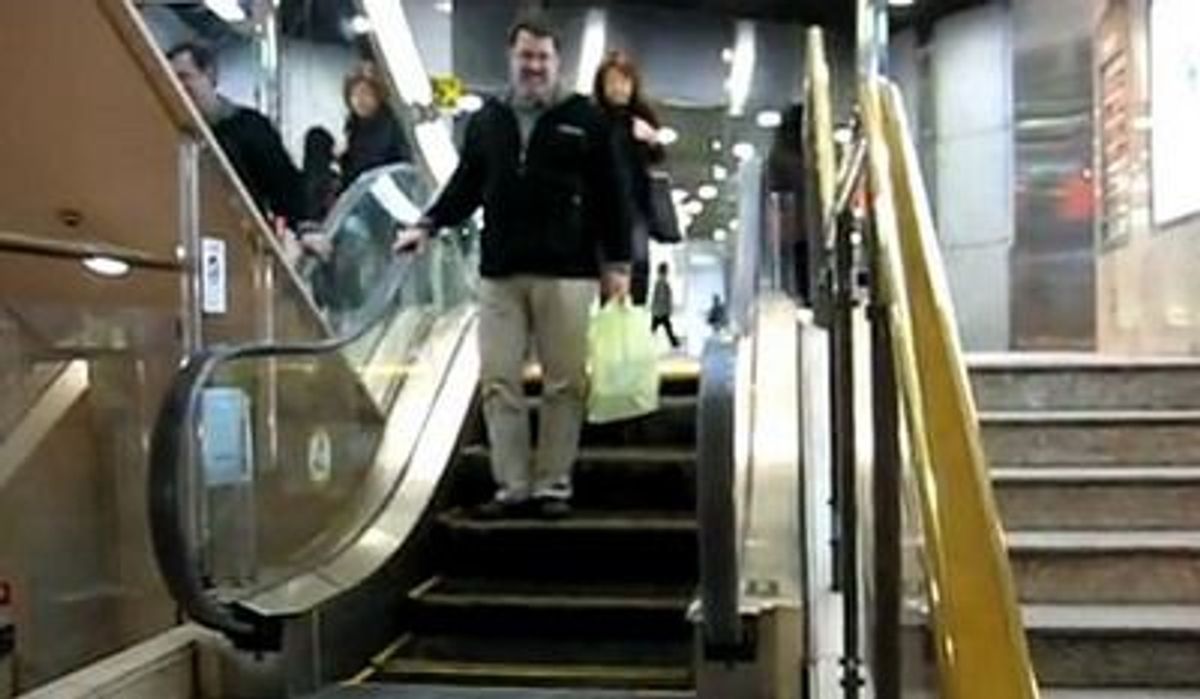 Vezi cum arata cea mai mica si cea mai MARE scara rulanta din lume ...