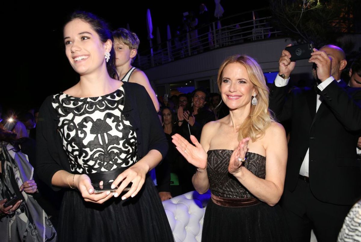 Ella Travolta, fata lu’ tata, a împlinit 21 de ani. Fiica lui John ...