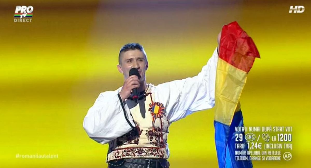 Romanii au talent 2015 - Semifinala 3: Marius Calin - Moment muzical de ...