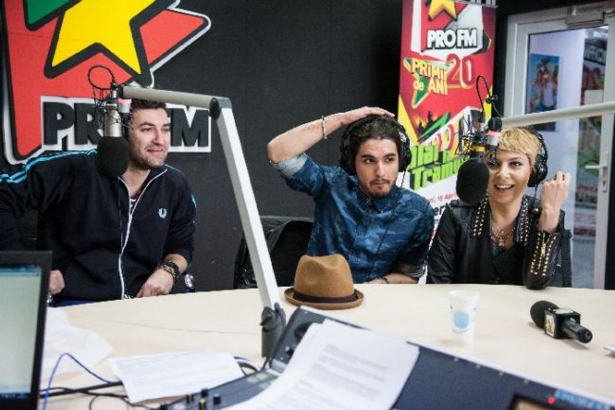 Sore vrea sa isi invite mama si sa o serbeze la concertul aniversar de ...