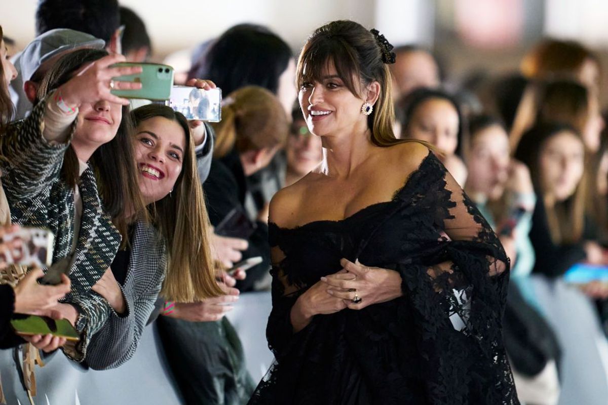 Penelope Cruz, la același eveniment cu sora și fratele ei! Cât de frumoasă este Monica Cruz | PRO TV