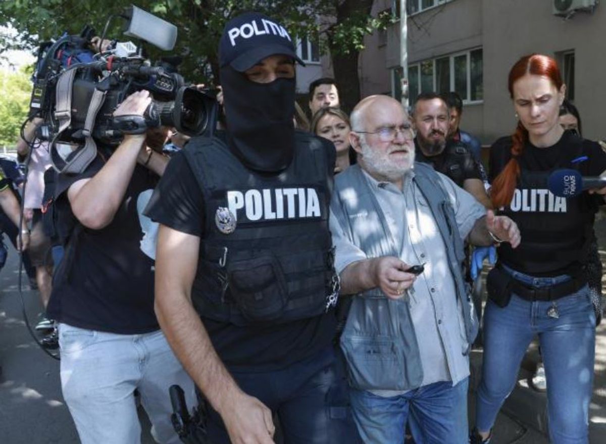 Alfred Bulai a fost reținut. Ce-au găsit polițiștii acasă la fostul ...